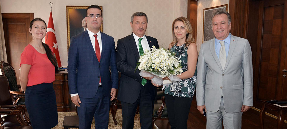 Burdur Bahçeşehir Okulları’ndan Vali Yılmaz’a ziyaret « Burdurweb ... Burdur Bahçeşehir Okulları’ndan Vali Yılmaz’a ziyaret « Burdurweb ...